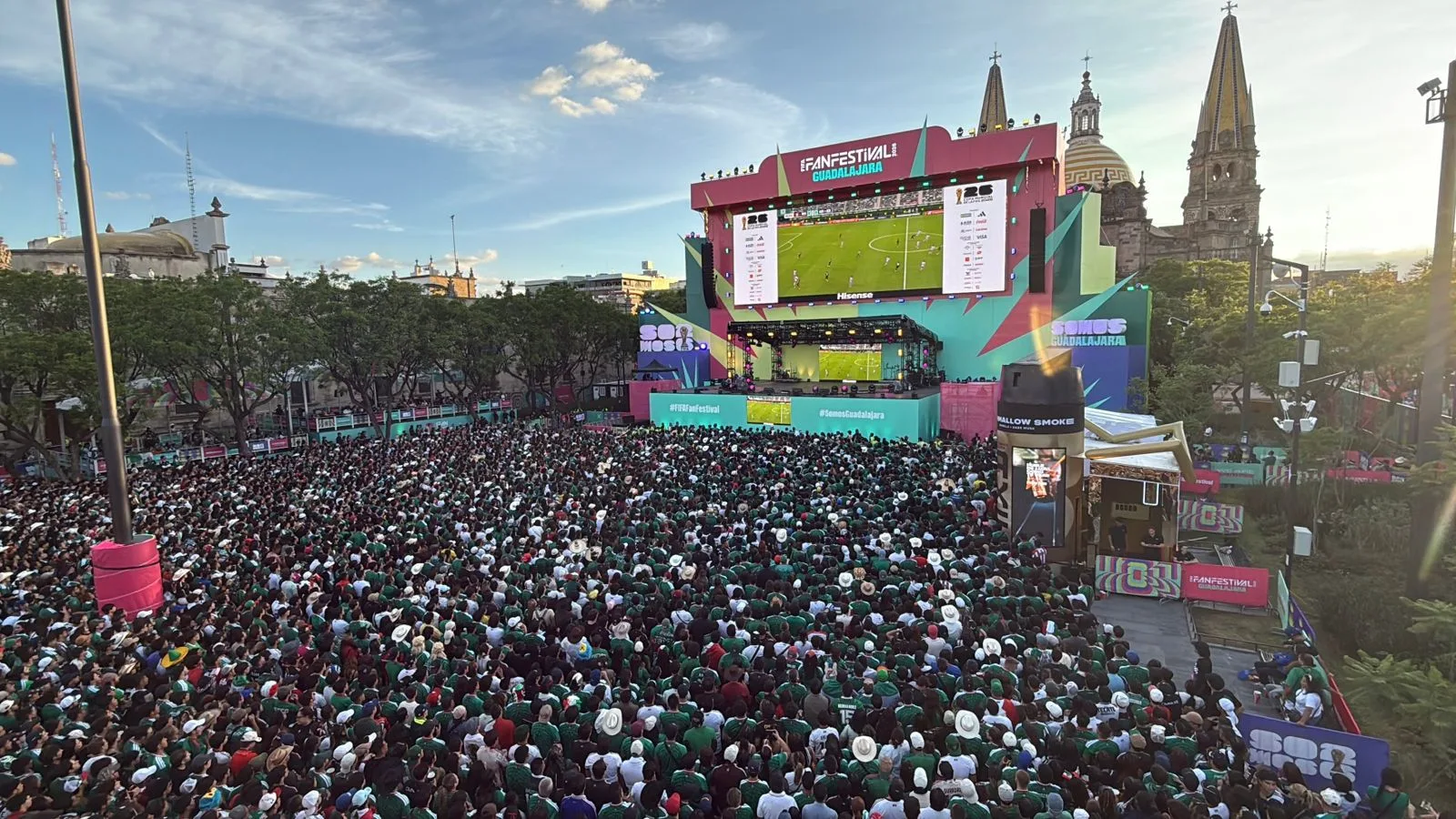 Semanario Laguna :: Desborde y caos en el FIFA Fan Fest de Guadalajara ...